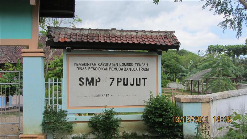 SMP NEGERI 7 PUJUT - annibuku.com