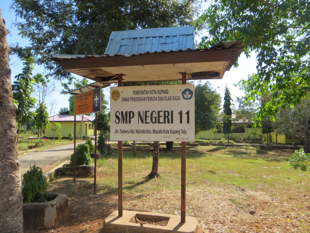 SMP NEGERI 11 KUPANG - annibuku.com