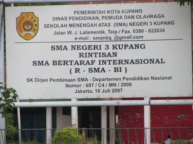 SMAN 3 KUPANG - annibuku.com