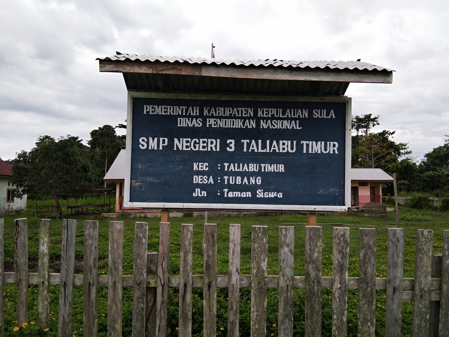 SMP NEGERI 3 SATU ATAP TALIABU TIMUR - annibuku.com