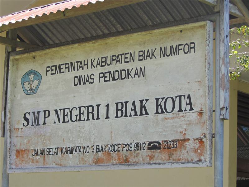 SMP NEGERI 1 BIAK KOTA - annibuku.com