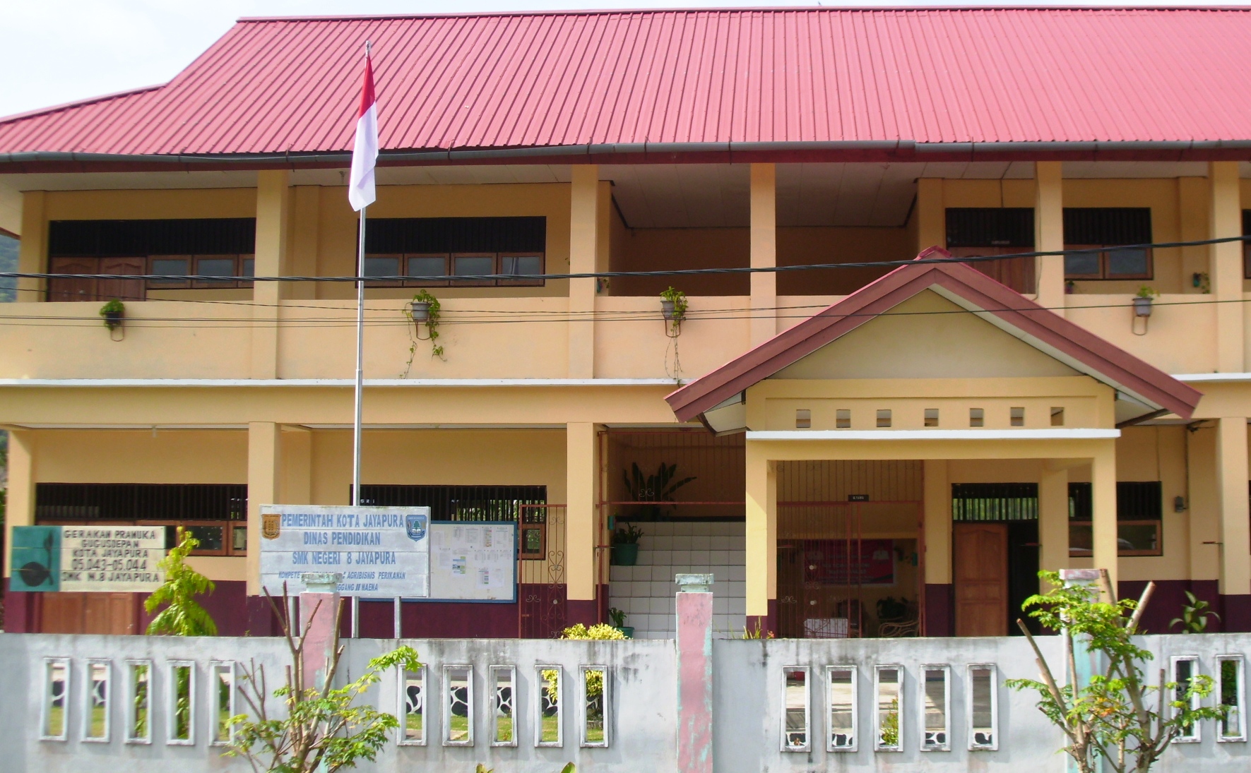SMKN 8 TEKNOLOGI INFORMASI DAN KOMUNIKASI JAYAPURA - annibuku.com