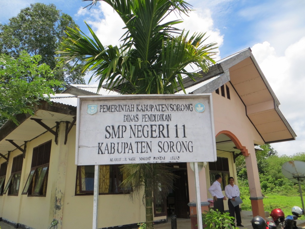 SMP NEGERI 11 KABUPATEN SORONG - annibuku.com
