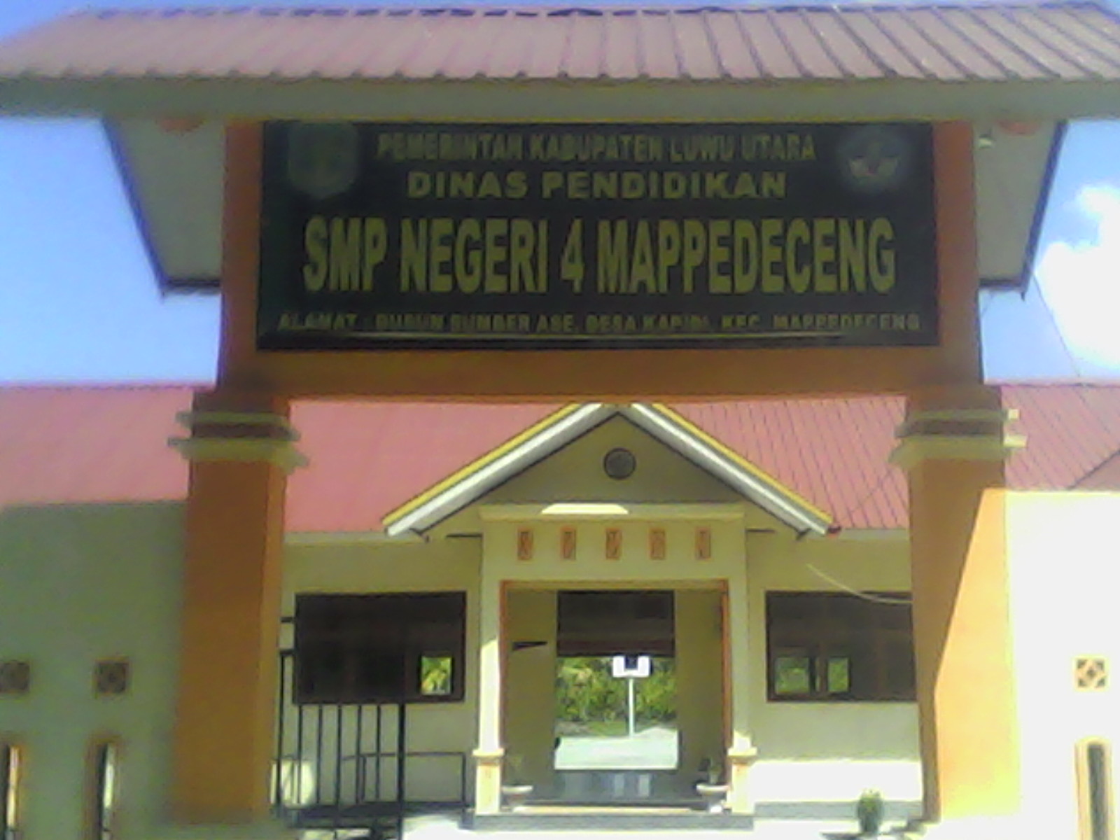 SMP NEGERI 4 MAPPEDECENG - annibuku.com
